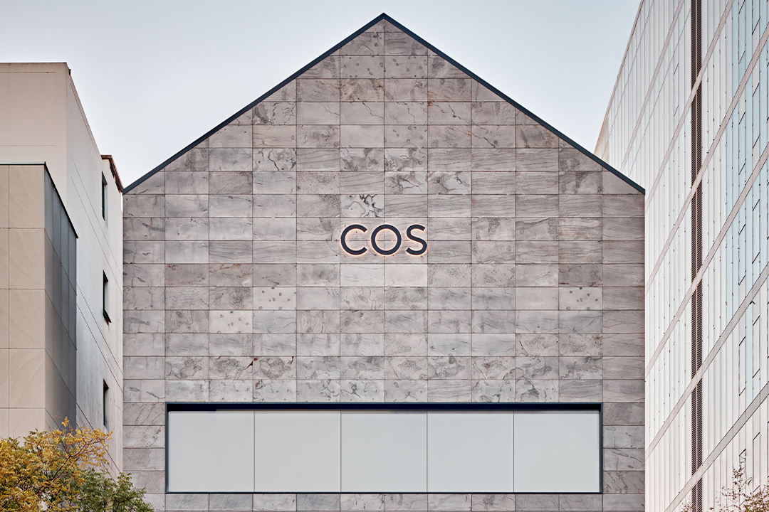 패션비즈 | COS, '청담 플래그십스토어' 새로운 콘셉트로 재오픈